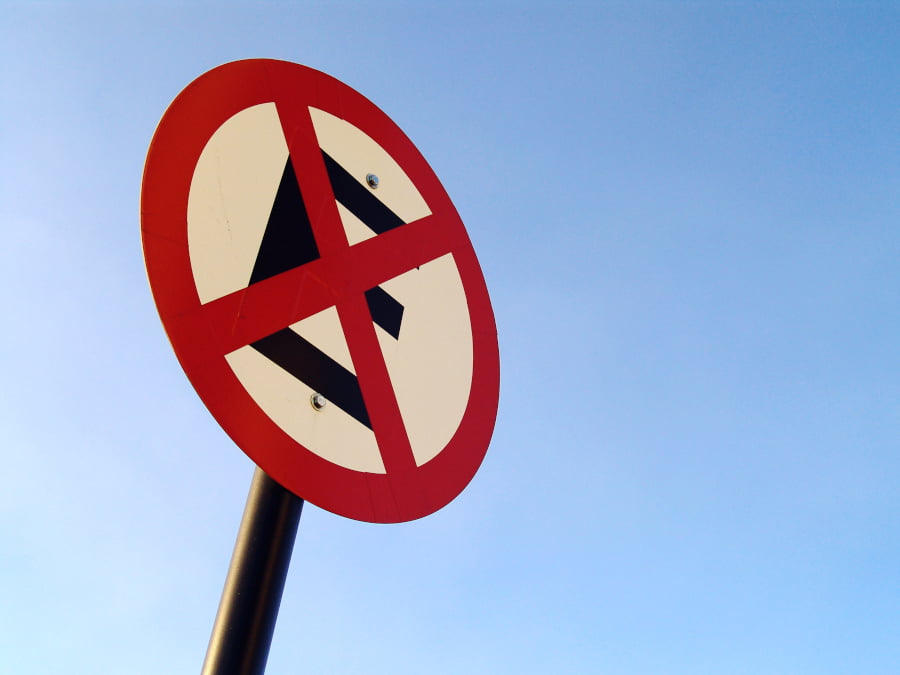 Você sabe a diferença entre parar e estacionar? Veja o que diz o CTB ...