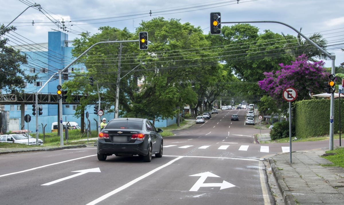 Trânsito de Curitiba evolui com semáforos inteligentes e bikes ...
