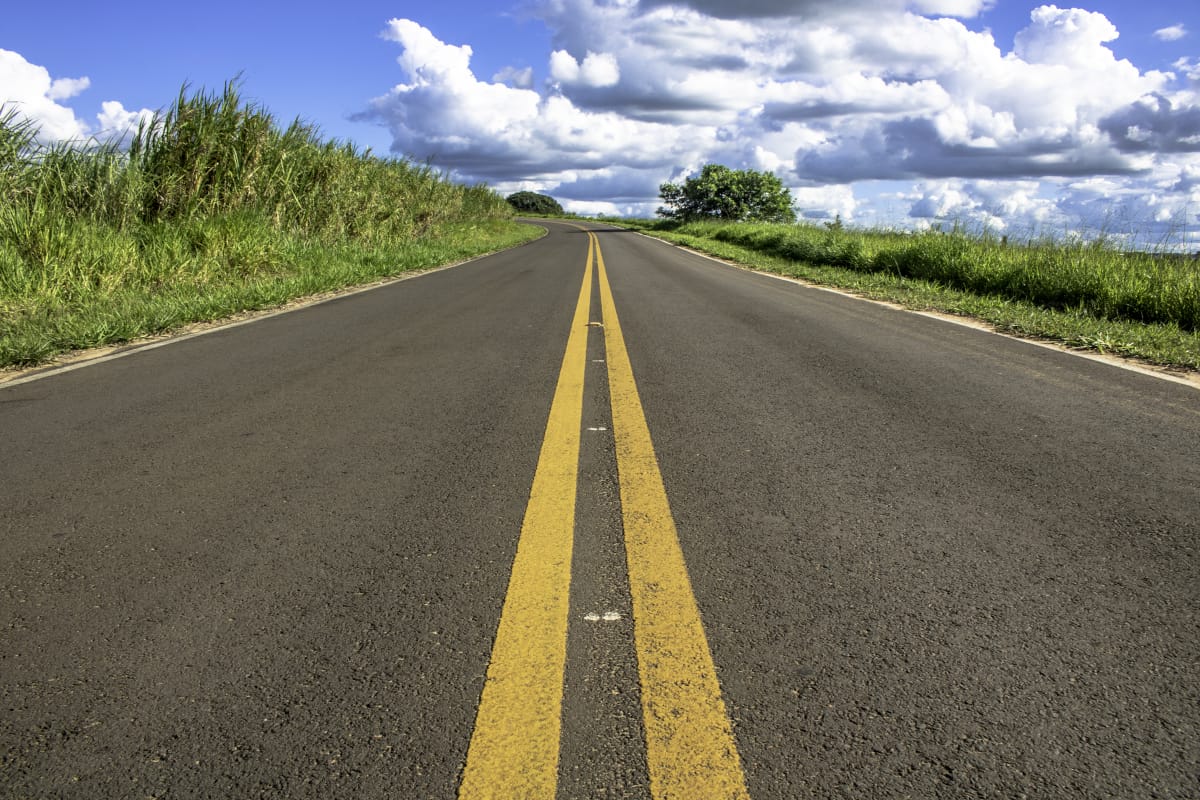 Condutor que realizar ultrapassagem perigosa poderá ficar impedido de dirigir em rodovias por ...