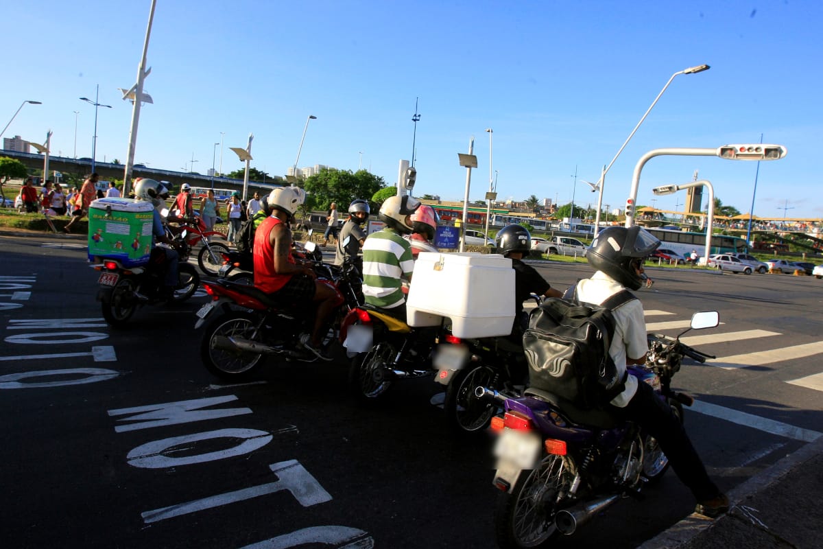 Motociclistas e segurança: os desafios da velocidade no trânsito urbano ...