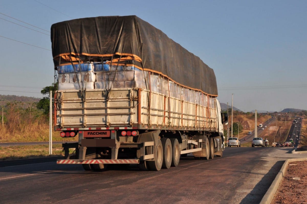 Detran lista as 10 principais consequências de se dirigir com carga ...